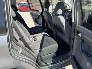 Pelēks Volkswagen Touran 2011 Klaipėda, ar dzinēja tilpumu 1.60 L un nobraukumu 260 tūkst. km par 6500 €, foto 10 vietnē AUTOMOTO.COM.LV
