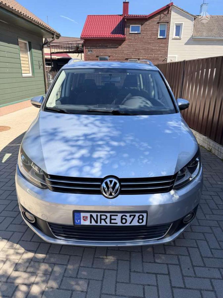 Pelēks Volkswagen Touran 2011 Šauļi, ar dzinēja tilpumu 1.60 L un nobraukumu 318 tūkst. km par 4550 €, foto 1 vietnē AUTOMOTO.COM.LV