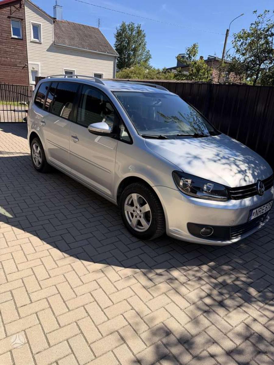 Pelēks Volkswagen Touran 2011 Šauļi, ar dzinēja tilpumu 1.60 L un nobraukumu 318 tūkst. km par 4550 €, foto 3 vietnē AUTOMOTO.COM.LV