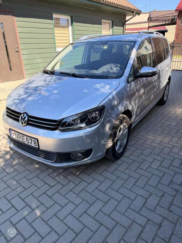 Pelēks Volkswagen Touran 2011 Šauļi, ar dzinēja tilpumu 1.60 L un nobraukumu 318 tūkst. km par 4550 €, foto 4 vietnē AUTOMOTO.COM.LV