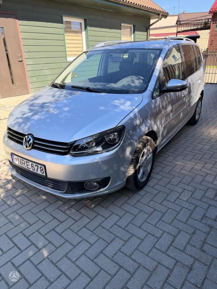 Pelēks Volkswagen Touran 2011 Šauļi, ar dzinēja tilpumu 1.60 L un nobraukumu 318 tūkst. km par 4550 €, foto 5 vietnē AUTOMOTO.COM.LV