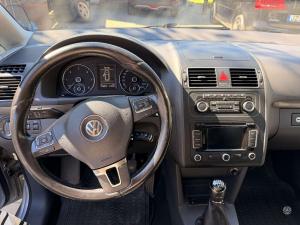 Pelēks Volkswagen Touran 2011 Šauļi, ar dzinēja tilpumu 1.60 L un nobraukumu 318 tūkst. km par 4550 €, foto 6 vietnē AUTOMOTO.COM.LV