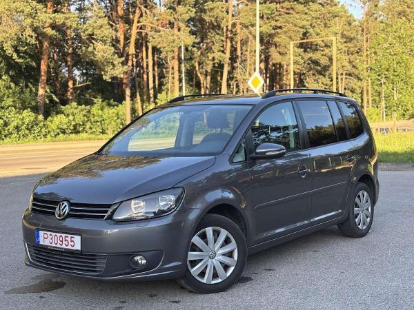 Pelēks Volkswagen Touran 2011 Druskininkai, ar dzinēja tilpumu 1.60 L un nobraukumu 295 tūkst. km par 5500 €, foto 1 vietnē AUTOMOTO.COM.LV