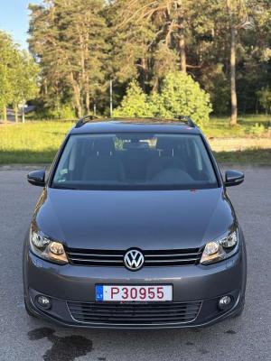 Pelēks Volkswagen Touran 2011 Druskininkai, ar dzinēja tilpumu 1.60 L un nobraukumu 295 tūkst. km par 5500 €, foto 4 vietnē AUTOMOTO.COM.LV
