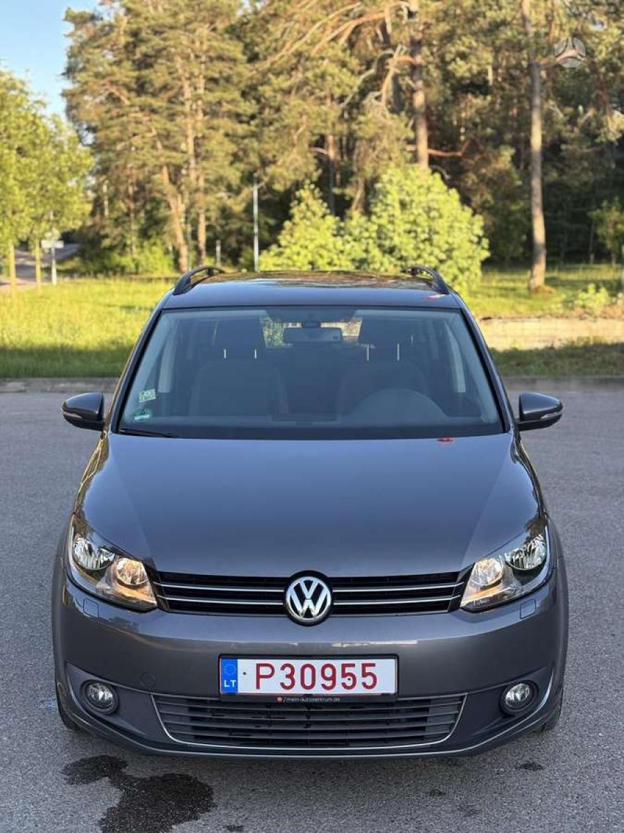 Pelēks Volkswagen Touran 2011 Druskininkai, ar dzinēja tilpumu 1.60 L un nobraukumu 295 tūkst. km par 5500 €, foto 4 vietnē AUTOMOTO.COM.LV