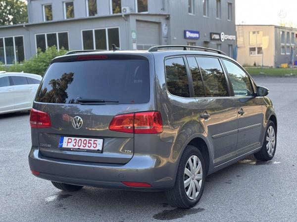 Pelēks Volkswagen Touran 2011 Druskininkai, ar dzinēja tilpumu 1.60 L un nobraukumu 295 tūkst. km par 5500 €, foto 7 vietnē AUTOMOTO.COM.LV