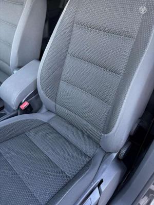 Pelēks Volkswagen Touran 2011 Druskininkai, ar dzinēja tilpumu 1.60 L un nobraukumu 295 tūkst. km par 5500 €, foto 15 vietnē AUTOMOTO.COM.LV