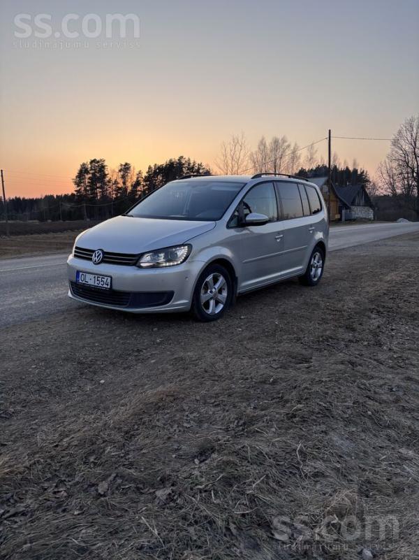 Grey Volkswagen Touran 2011 in Rezekne, with an engine capacity of 1.60 L and mileage of 268 thousand km for 5600 €, photo 2 on AUTOMOTO.COM.LV