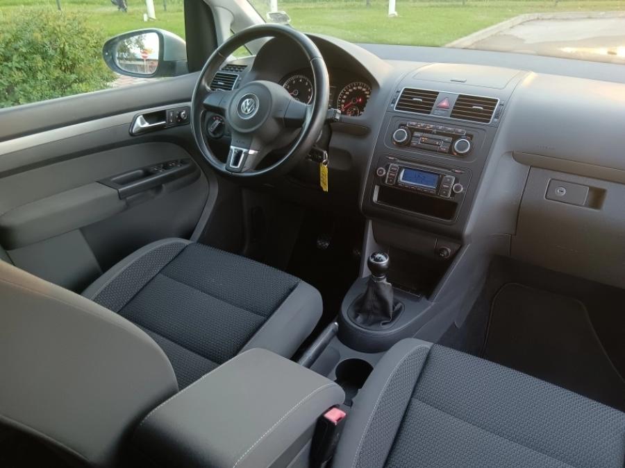 Pelēks Volkswagen Touran 2011 Rīga, ar dzinēja tilpumu 1.40 L un nobraukumu 22 tūkst. km par 6200 €, foto 3 vietnē AUTOMOTO.COM.LV