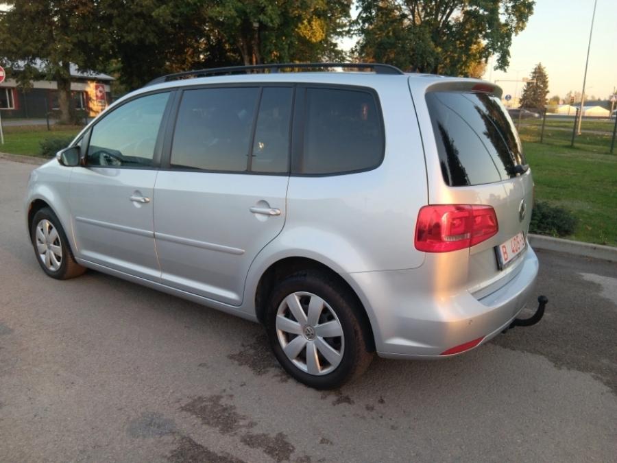 Pelēks Volkswagen Touran 2011 Rīga, ar dzinēja tilpumu 1.40 L un nobraukumu 22 tūkst. km par 6200 €, foto 4 vietnē AUTOMOTO.COM.LV