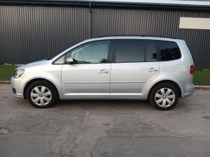 Pelēks Volkswagen Touran 2011 Rīga, ar dzinēja tilpumu 1.40 L un nobraukumu 22 tūkst. km par 6200 €, foto 5 vietnē AUTOMOTO.COM.LV