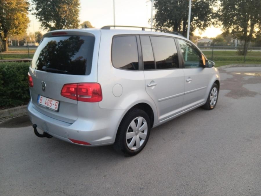 Pelēks Volkswagen Touran 2011 Rīga, ar dzinēja tilpumu 1.40 L un nobraukumu 22 tūkst. km par 6200 €, foto 6 vietnē AUTOMOTO.COM.LV