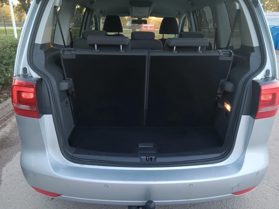 Pelēks Volkswagen Touran 2011 Rīga, ar dzinēja tilpumu 1.40 L un nobraukumu 22 tūkst. km par 6200 €, foto 8 vietnē AUTOMOTO.COM.LV