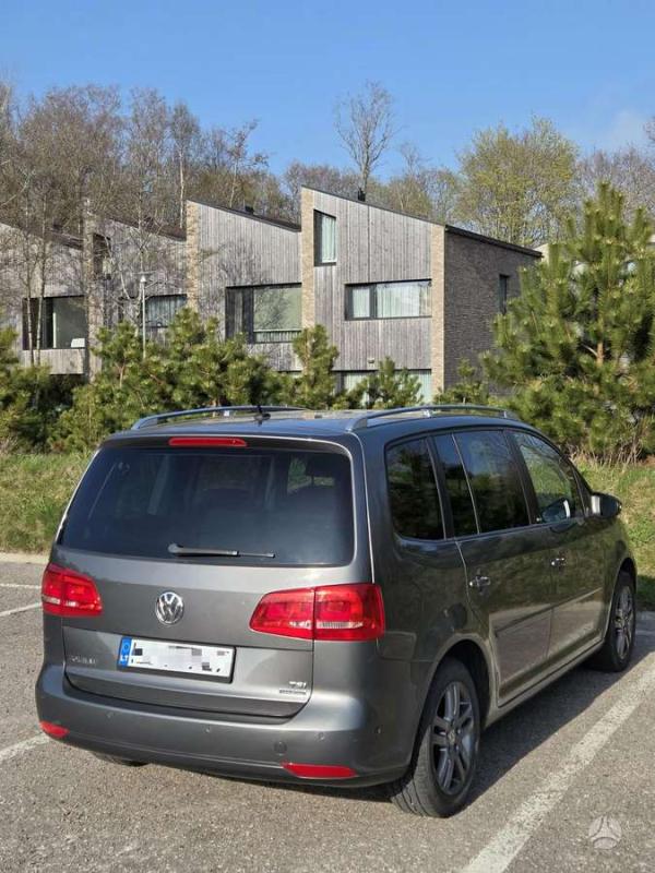 Grey Volkswagen Touran 2011 in Klaipeda, with an engine capacity of 1.20 L and mileage of 176 thousand km for 5600 €, photo 2 on AUTOMOTO.COM.LV