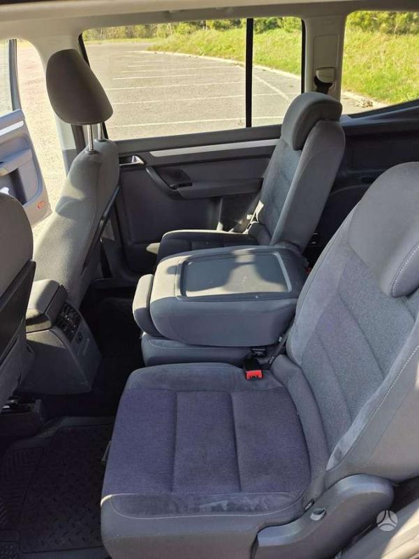 Grey Volkswagen Touran 2011 in Klaipeda, with an engine capacity of 1.20 L and mileage of 176 thousand km for 5600 €, photo 10 on AUTOMOTO.COM.LV