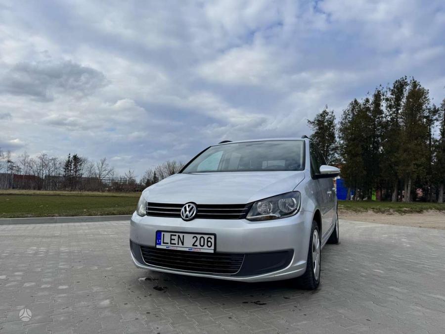 Grey Volkswagen Touran 2011 in Panevezys, with an engine capacity of 1.20 L and mileage of 305 thousand km for 2750 €, photo 1 on AUTOMOTO.COM.LV