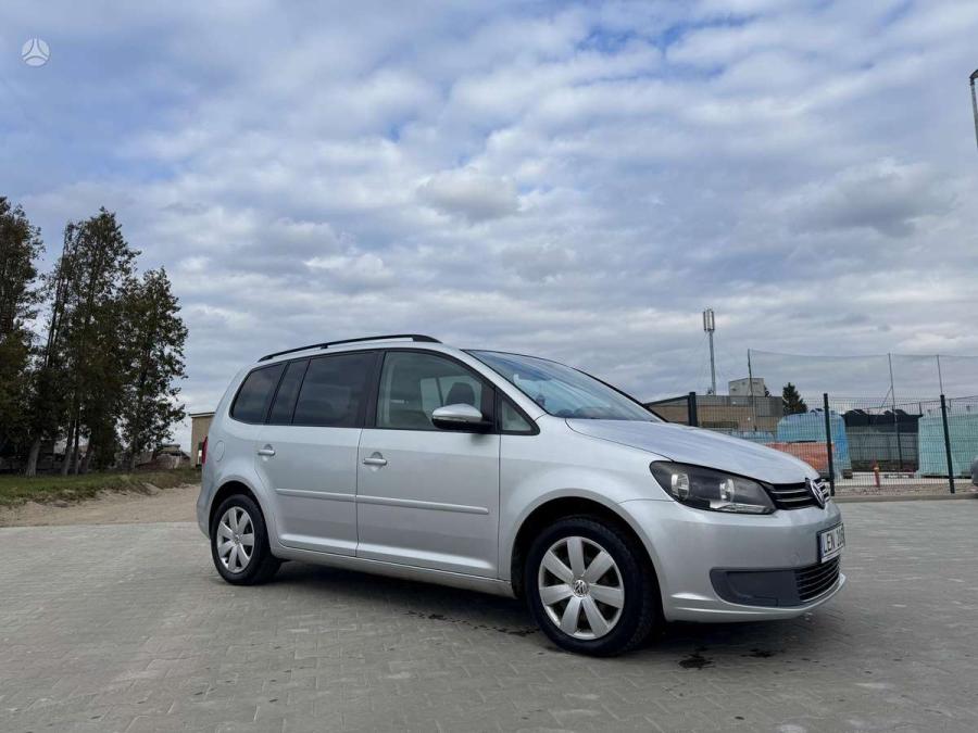 Grey Volkswagen Touran 2011 in Panevezys, with an engine capacity of 1.20 L and mileage of 305 thousand km for 2750 €, photo 5 on AUTOMOTO.COM.LV
