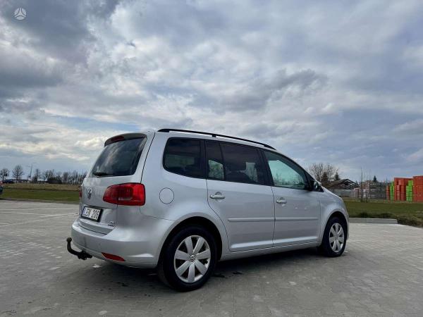 Pelēks Volkswagen Touran 2011 Panevēža, ar dzinēja tilpumu 1.20 L un nobraukumu 305 tūkst. km par 2750 €, foto 5 vietnē AUTOMOTO.COM.LV