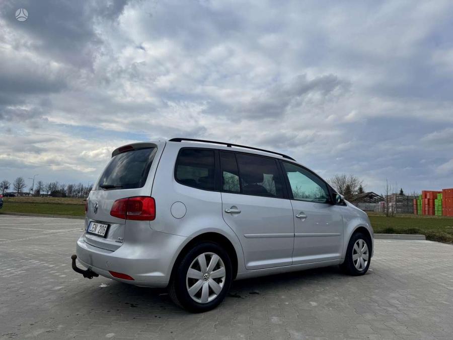 Grey Volkswagen Touran 2011 in Panevezys, with an engine capacity of 1.20 L and mileage of 305 thousand km for 2750 €, photo 6 on AUTOMOTO.COM.LV