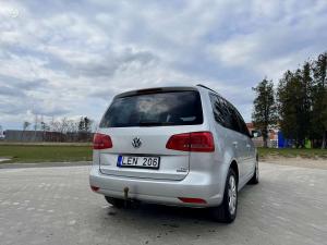 Grey Volkswagen Touran 2011 in Panevezys, with an engine capacity of 1.20 L and mileage of 305 thousand km for 2750 €, photo 7 on AUTOMOTO.COM.LV