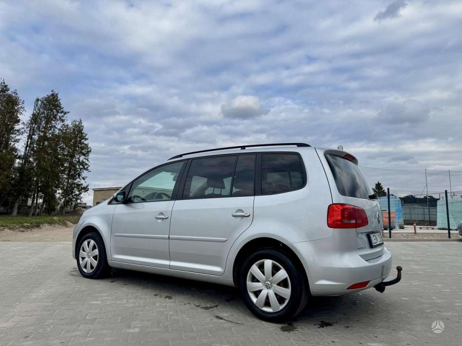 Grey Volkswagen Touran 2011 in Panevezys, with an engine capacity of 1.20 L and mileage of 305 thousand km for 2750 €, photo 9 on AUTOMOTO.COM.LV