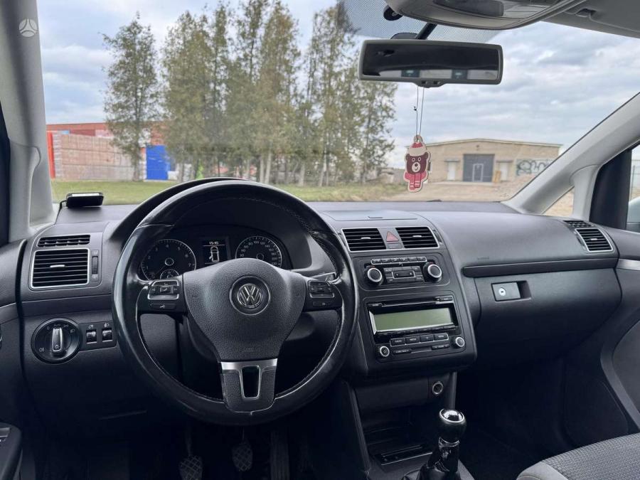 Grey Volkswagen Touran 2011 in Panevezys, with an engine capacity of 1.20 L and mileage of 305 thousand km for 2750 €, photo 10 on AUTOMOTO.COM.LV