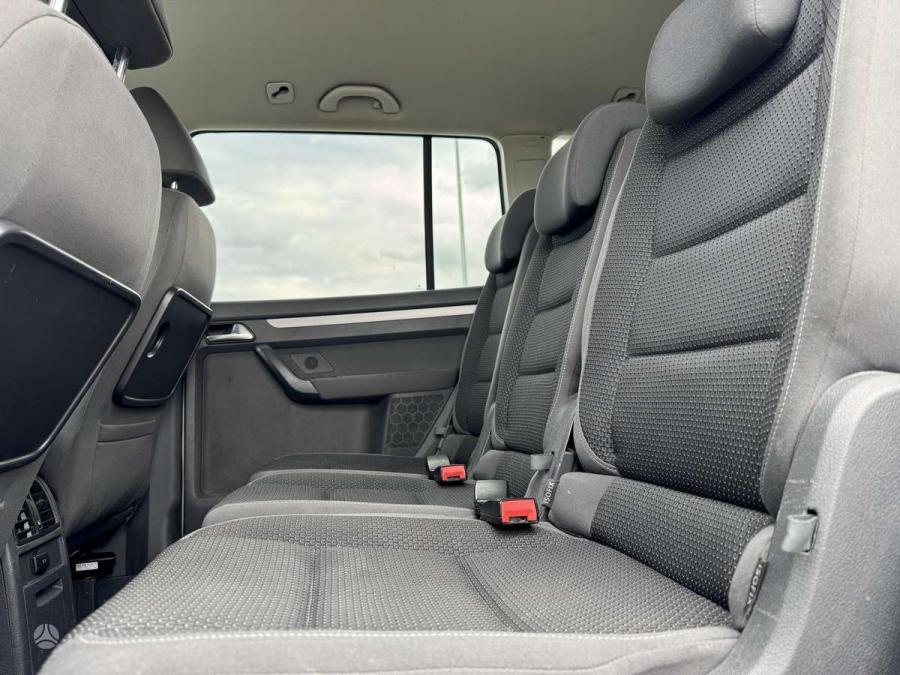 Grey Volkswagen Touran 2011 in Panevezys, with an engine capacity of 1.20 L and mileage of 305 thousand km for 2750 €, photo 15 on AUTOMOTO.COM.LV