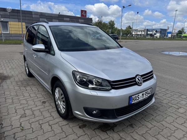 Grey Volkswagen Touran 2011 in Kaunas, with an engine capacity of 1.60 L and mileage of 228 thousand km for 5500 €, photo 1 on AUTOMOTO.COM.LV