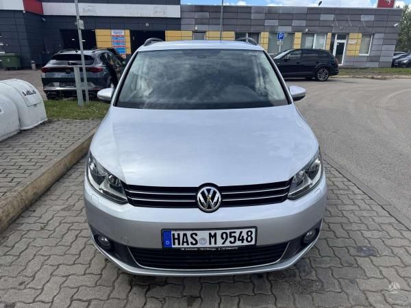 Grey Volkswagen Touran 2011 in Kaunas, with an engine capacity of 1.60 L and mileage of 228 thousand km for 5500 €, photo 2 on AUTOMOTO.COM.LV