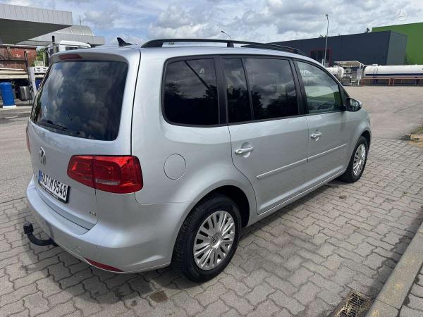 Grey Volkswagen Touran 2011 in Kaunas, with an engine capacity of 1.60 L and mileage of 228 thousand km for 5500 €, photo 6 on AUTOMOTO.COM.LV