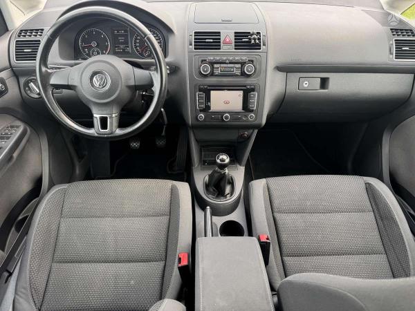Grey Volkswagen Touran 2011 in Kaunas, with an engine capacity of 1.60 L and mileage of 228 thousand km for 5500 €, photo 7 on AUTOMOTO.COM.LV