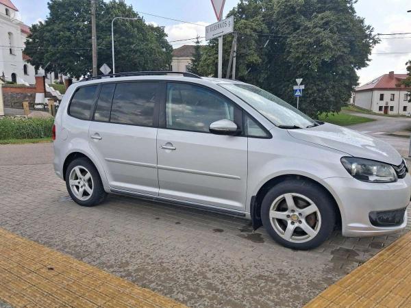 Grey Volkswagen Touran 2011 in Raseiniai, with an engine capacity of 1.60 L and mileage of 217 thousand km for 2999 €, photo 7 on AUTOMOTO.COM.LV