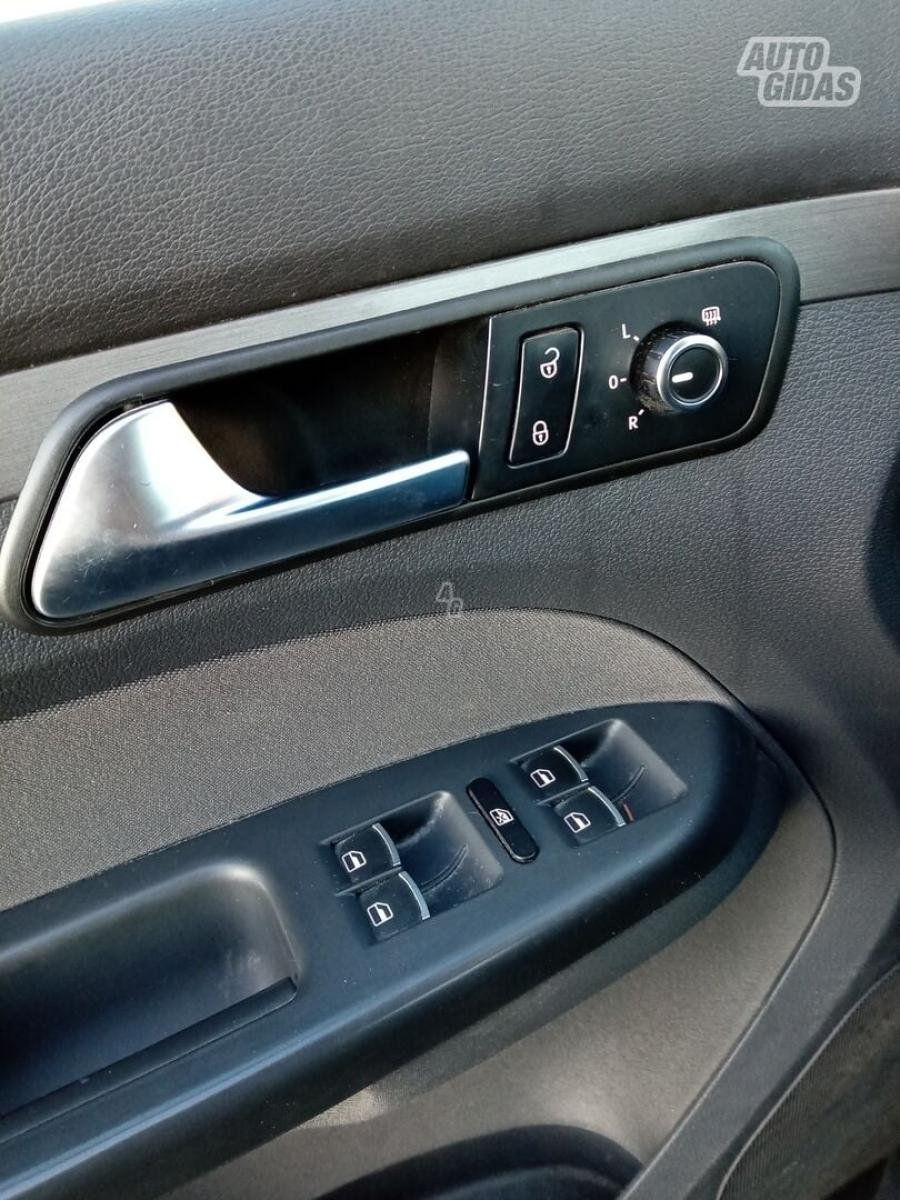 Pelēks Volkswagen Touran 2011 Šauļi, ar dzinēja tilpumu 1.60 L un nobraukumu 195 tūkst. km par 5200 €, foto 14 vietnē AUTOMOTO.COM.LV