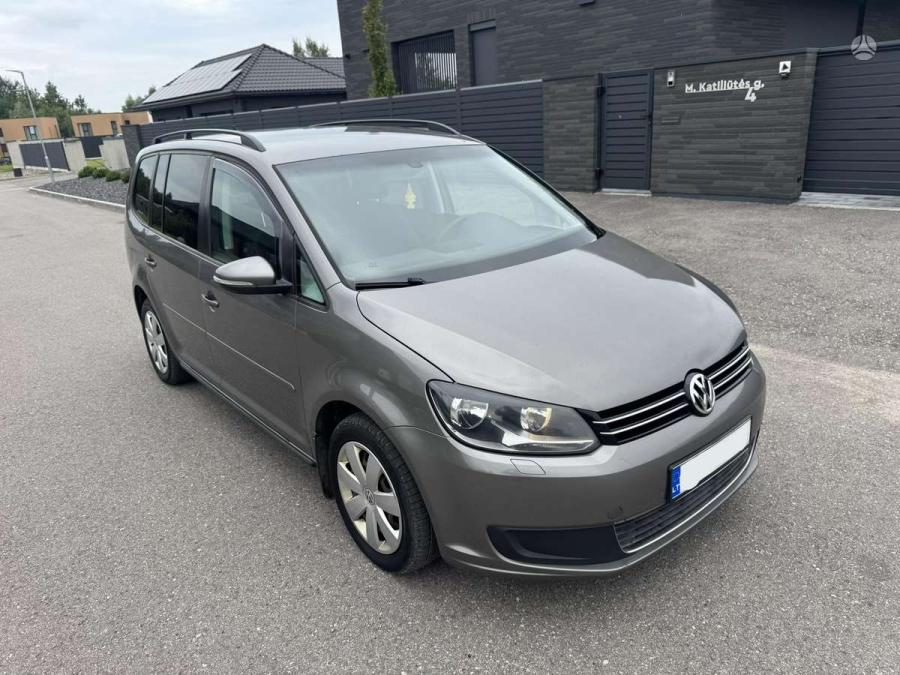 Pelēks Volkswagen Touran 2011 Kauņa, ar dzinēja tilpumu 1.60 L un nobraukumu 299 tūkst. km par 4850 €, foto 3 vietnē AUTOMOTO.COM.LV