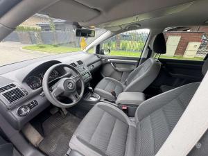 Pelēks Volkswagen Touran 2011 Kauņa, ar dzinēja tilpumu 1.60 L un nobraukumu 299 tūkst. km par 4850 €, foto 6 vietnē AUTOMOTO.COM.LV
