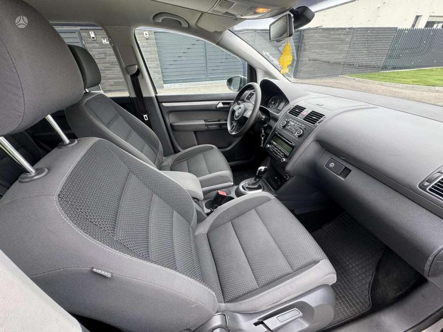 Pelēks Volkswagen Touran 2011 Kauņa, ar dzinēja tilpumu 1.60 L un nobraukumu 299 tūkst. km par 4850 €, foto 10 vietnē AUTOMOTO.COM.LV