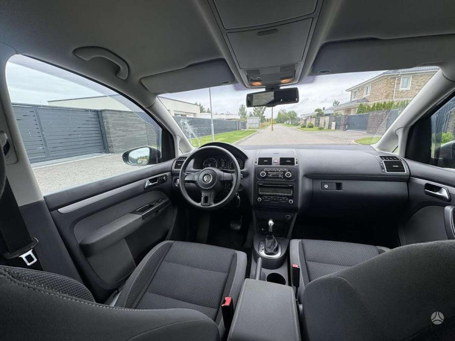 Pelēks Volkswagen Touran 2011 Kauņa, ar dzinēja tilpumu 1.60 L un nobraukumu 299 tūkst. km par 4850 €, foto 11 vietnē AUTOMOTO.COM.LV