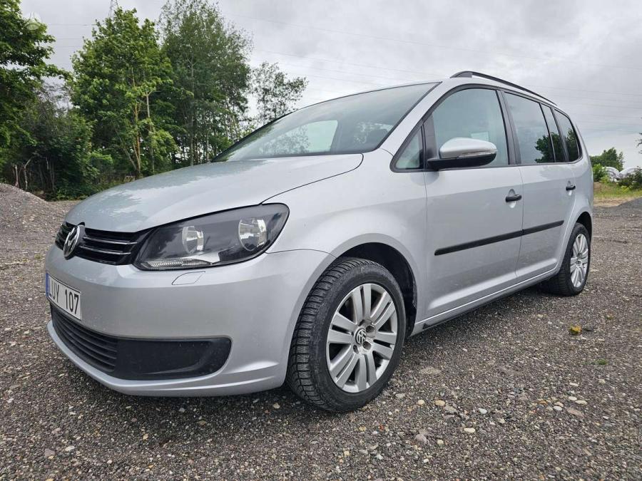 Pelēks Volkswagen Touran 2011 Kauņa, ar dzinēja tilpumu 1.60 L un nobraukumu 308 tūkst. km par 4300 €, foto 1 vietnē AUTOMOTO.COM.LV