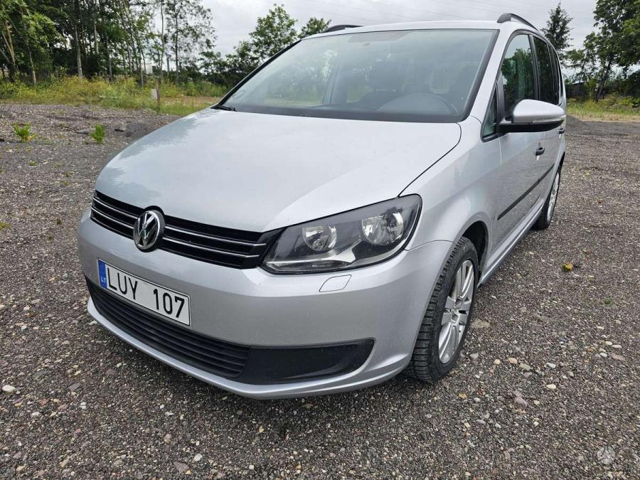 Pelēks Volkswagen Touran 2011 Kauņa, ar dzinēja tilpumu 1.60 L un nobraukumu 308 tūkst. km par 4300 €, foto 3 vietnē AUTOMOTO.COM.LV