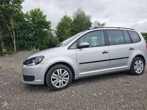 Pelēks Volkswagen Touran 2011 Kauņa, ar dzinēja tilpumu 1.60 L un nobraukumu 308 tūkst. km par 4300 €, foto 5 vietnē AUTOMOTO.COM.LV