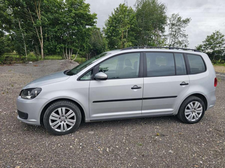 Pelēks Volkswagen Touran 2011 Kauņa, ar dzinēja tilpumu 1.60 L un nobraukumu 308 tūkst. km par 4300 €, foto 6 vietnē AUTOMOTO.COM.LV