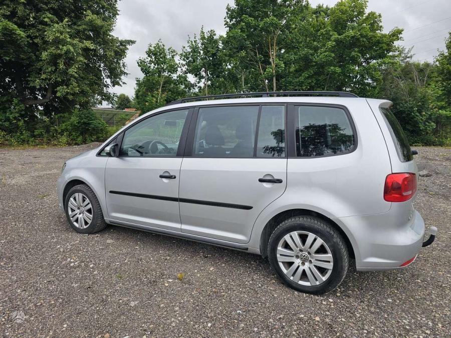Pelēks Volkswagen Touran 2011 Kauņa, ar dzinēja tilpumu 1.60 L un nobraukumu 308 tūkst. km par 4300 €, foto 8 vietnē AUTOMOTO.COM.LV