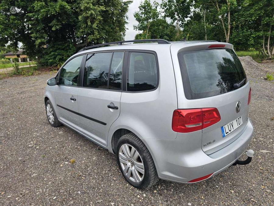 Pelēks Volkswagen Touran 2011 Kauņa, ar dzinēja tilpumu 1.60 L un nobraukumu 308 tūkst. km par 4300 €, foto 9 vietnē AUTOMOTO.COM.LV