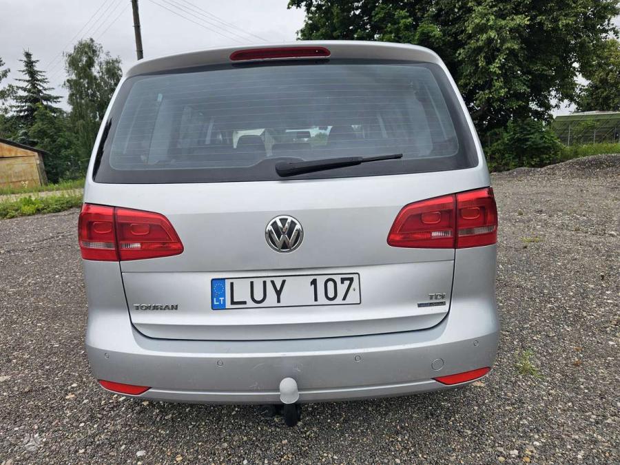 Pelēks Volkswagen Touran 2011 Kauņa, ar dzinēja tilpumu 1.60 L un nobraukumu 308 tūkst. km par 4300 €, foto 12 vietnē AUTOMOTO.COM.LV