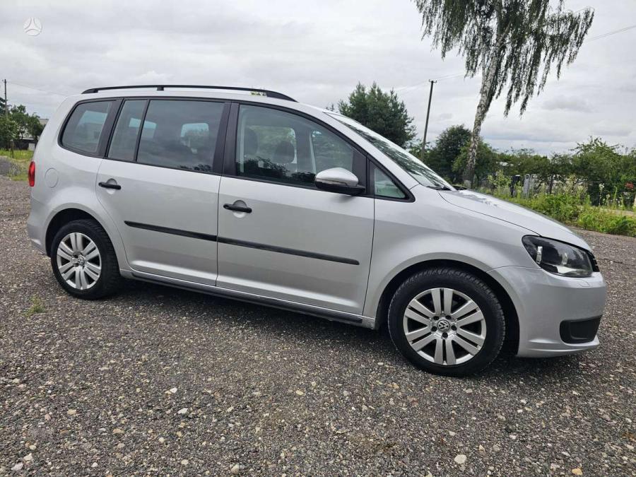Pelēks Volkswagen Touran 2011 Kauņa, ar dzinēja tilpumu 1.60 L un nobraukumu 308 tūkst. km par 4300 €, foto 16 vietnē AUTOMOTO.COM.LV