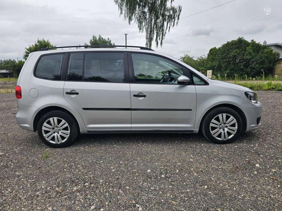 Pelēks Volkswagen Touran 2011 Kauņa, ar dzinēja tilpumu 1.60 L un nobraukumu 308 tūkst. km par 4300 €, foto 17 vietnē AUTOMOTO.COM.LV