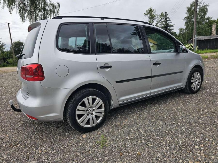 Pelēks Volkswagen Touran 2011 Kauņa, ar dzinēja tilpumu 1.60 L un nobraukumu 308 tūkst. km par 4300 €, foto 18 vietnē AUTOMOTO.COM.LV