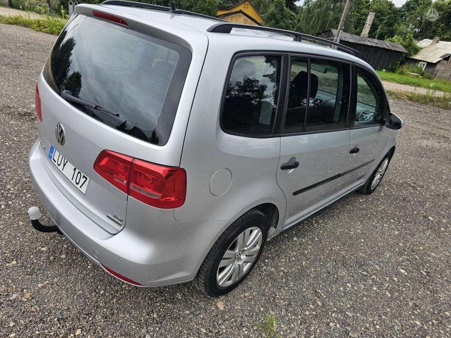 Pelēks Volkswagen Touran 2011 Kauņa, ar dzinēja tilpumu 1.60 L un nobraukumu 308 tūkst. km par 4300 €, foto 21 vietnē AUTOMOTO.COM.LV