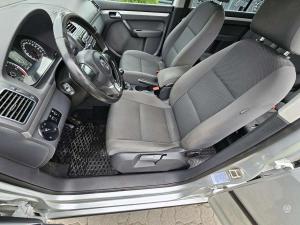 Pelēks Volkswagen Touran 2011 Kauņa, ar dzinēja tilpumu 1.60 L un nobraukumu 308 tūkst. km par 4300 €, foto 23 vietnē AUTOMOTO.COM.LV
