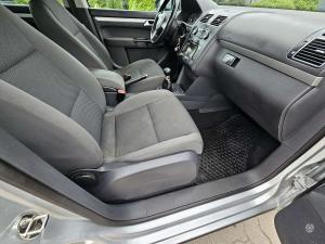 Pelēks Volkswagen Touran 2011 Kauņa, ar dzinēja tilpumu 1.60 L un nobraukumu 308 tūkst. km par 4300 €, foto 25 vietnē AUTOMOTO.COM.LV
